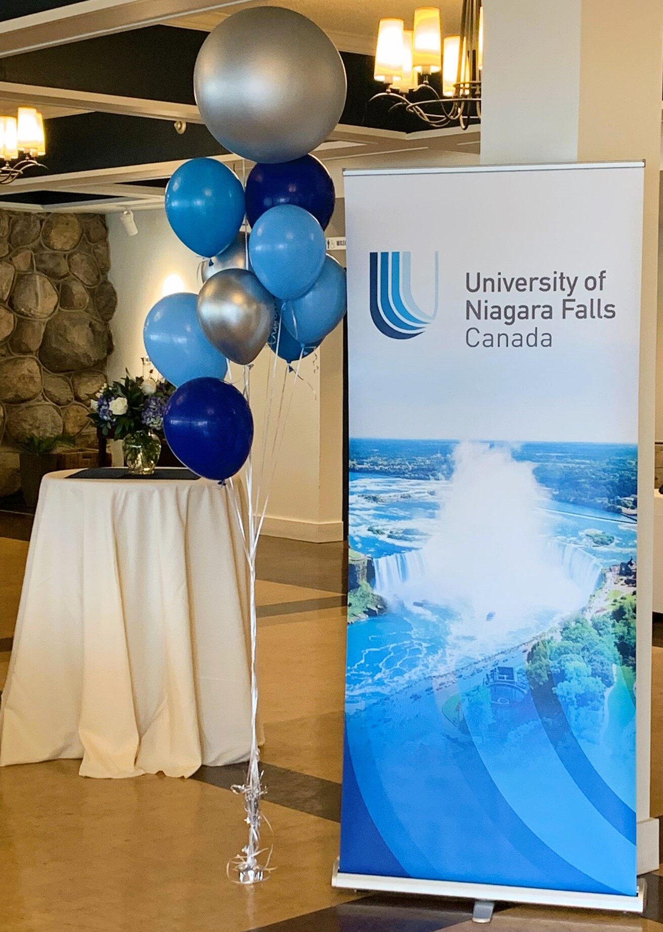 Niagara Falls 360 Video Booth Rental | Lux Booth Canada